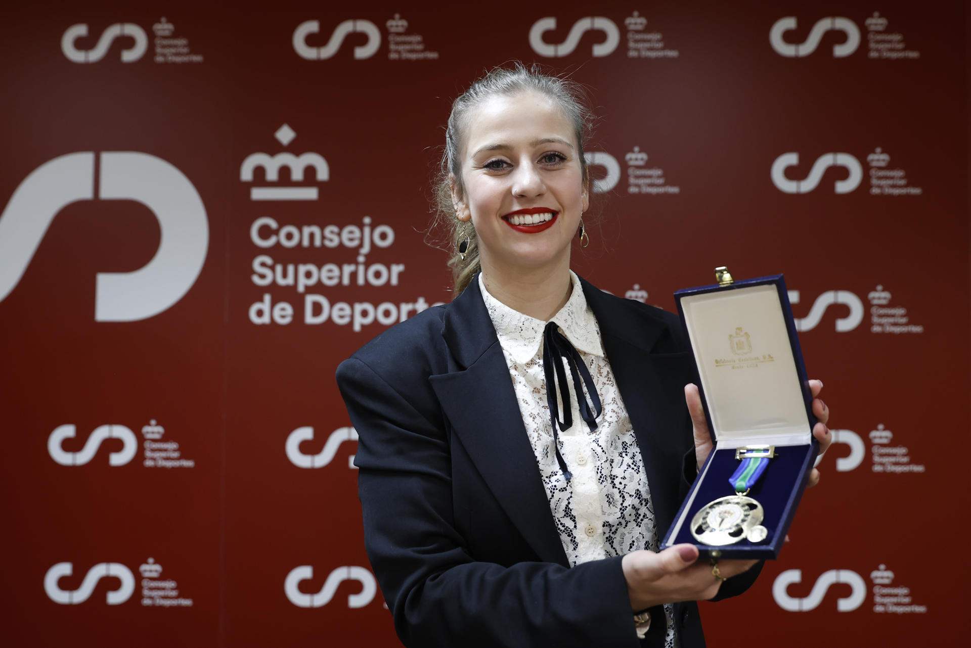 Desirée Vila recibe a Medalla de Ouro da Real Orde do Mérito Deportivo ...