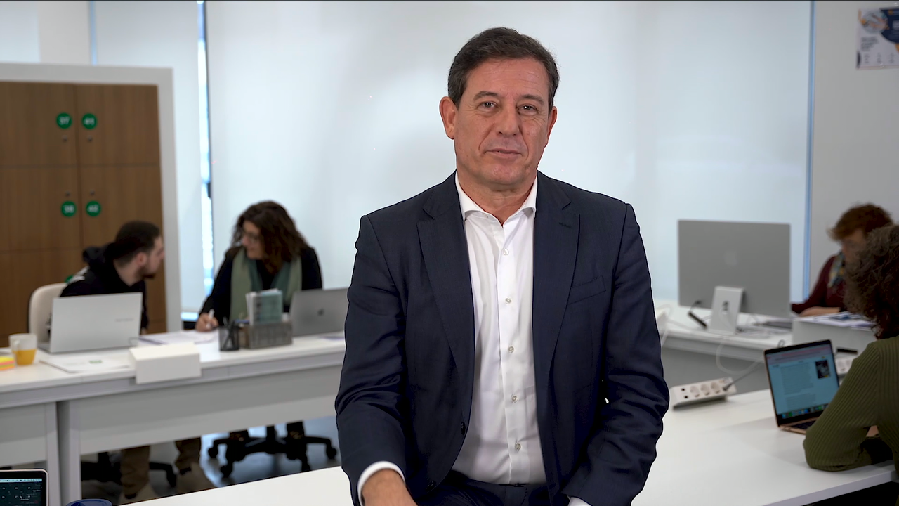 O candidato do PSdeG lanza a mensaxe de fin de ano instando a escoller ...