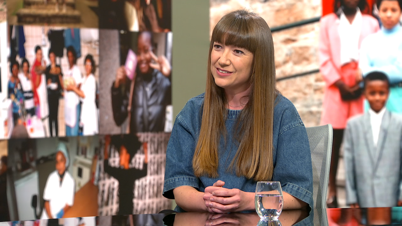 Keina Espiñeira: "Investigar álbums familiares fíxonos ver as relacións ...