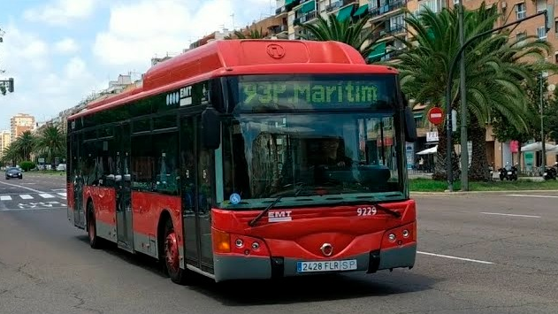 Nace un bebé nun autobús urbano de Valencia nun parto asistido polo pai ...